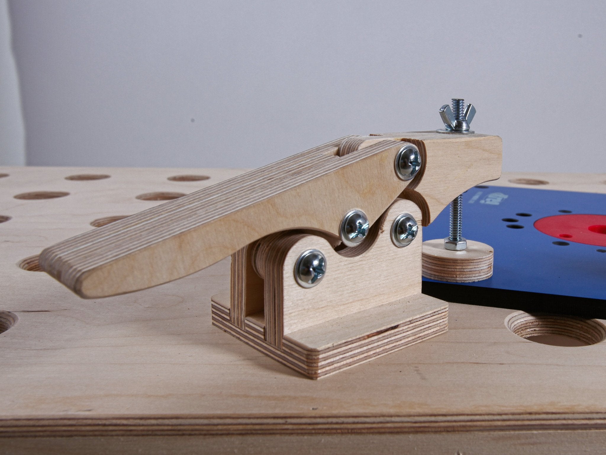Surface Toggle Clamp – Obrary